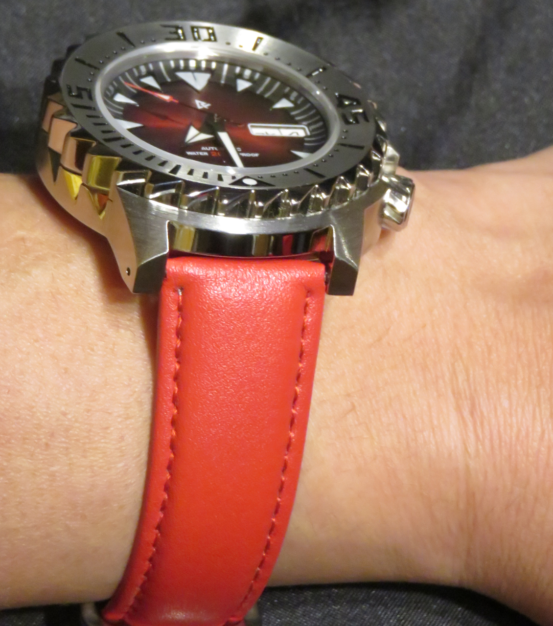 「RDUNAE retangula R5」のバンドを激安レザーバンドに交換してみました: 時任金時の時々Watch